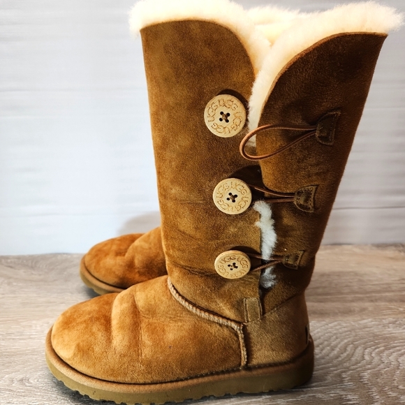 UGG | Shoes | Ugg Bailey Triple Button Chestnut Boots Midcalf No873 ...
